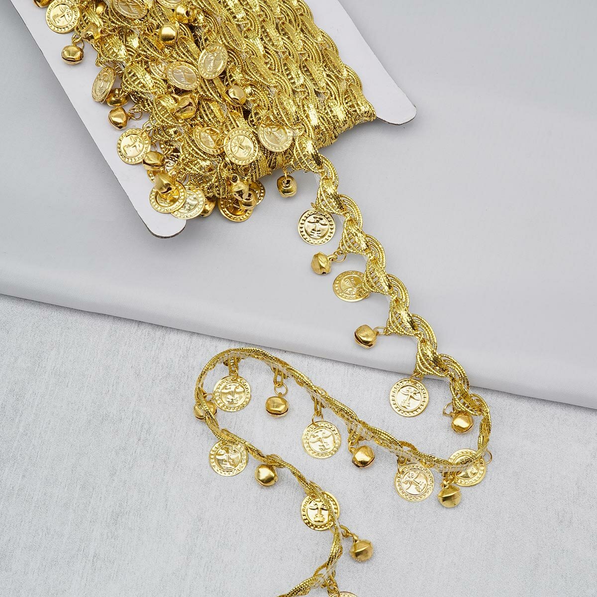 Тесьма металлизированная с монистами и бубенчиками 3,5 см × 9,14 м, цвет золотистый