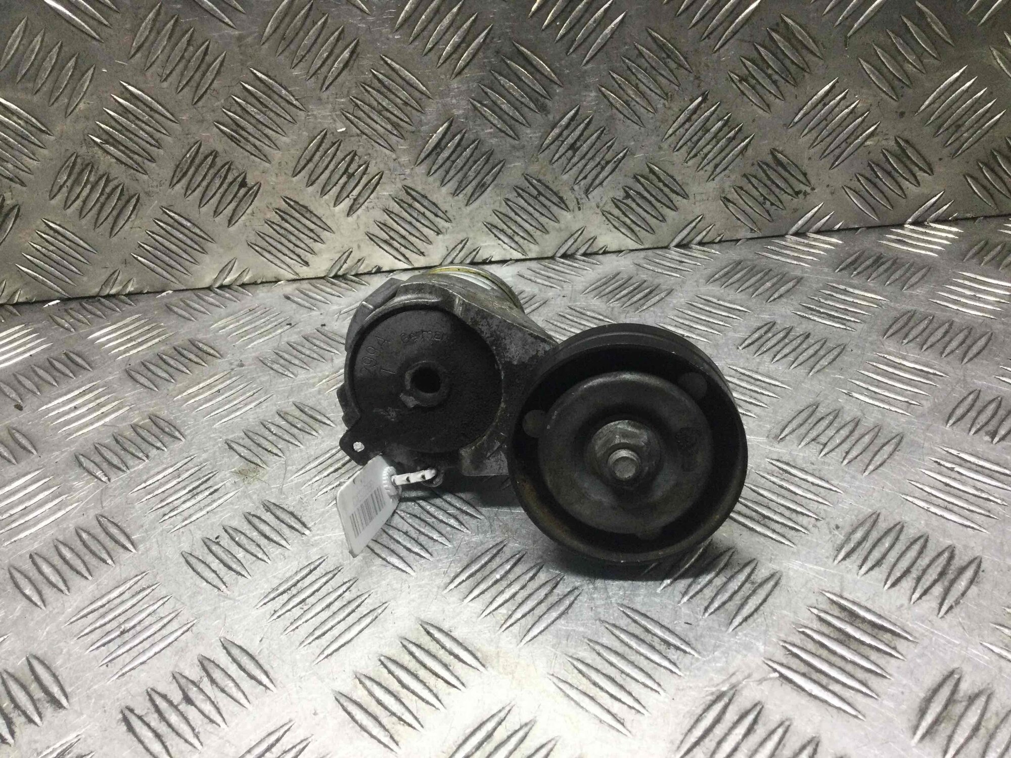 Б/У Натяжитель ремня генератора Volkswagen Golf 4 поколение (1997-2004) 2000 г.