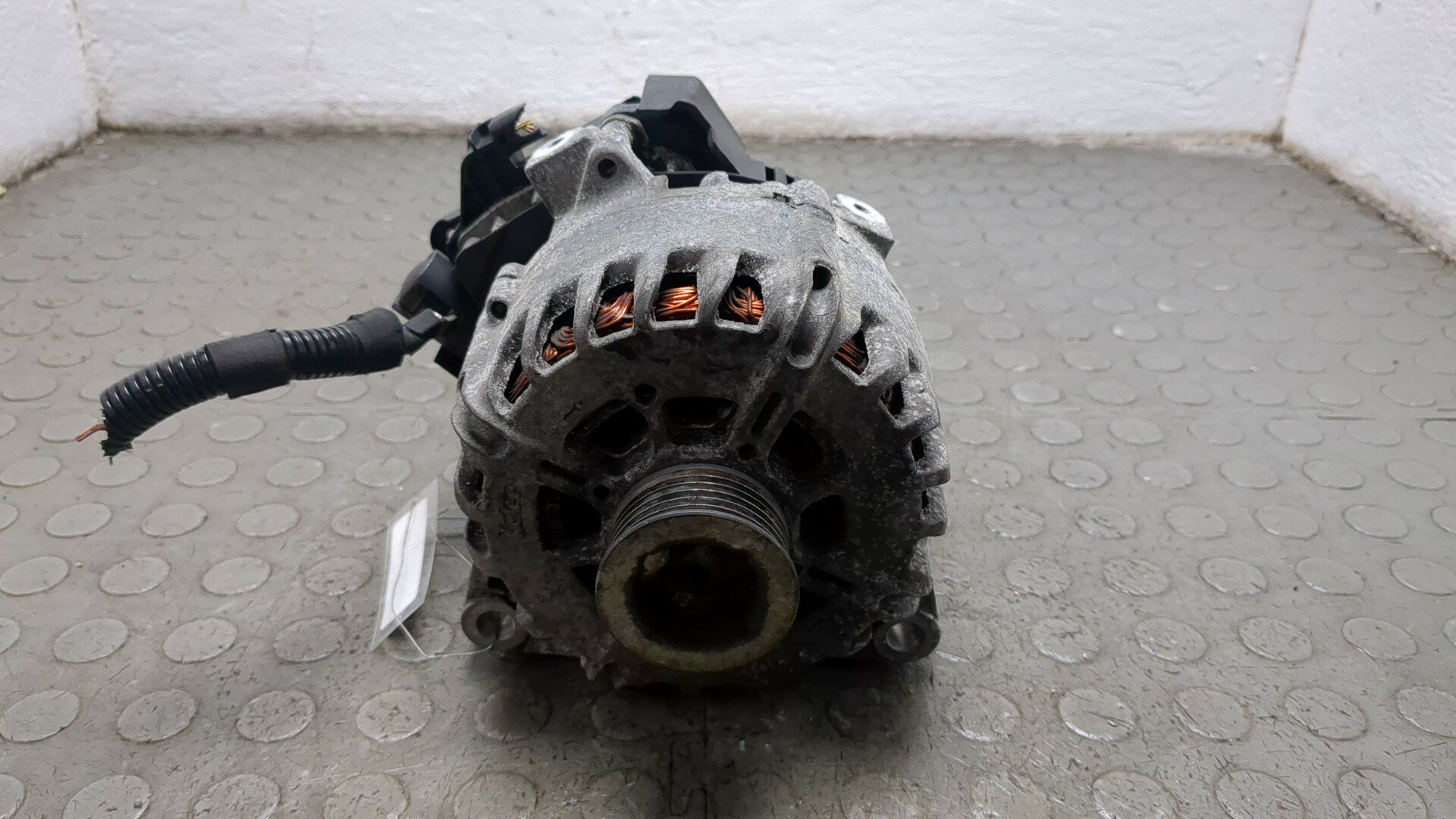 Генератор Peugeot 3008 Б/У