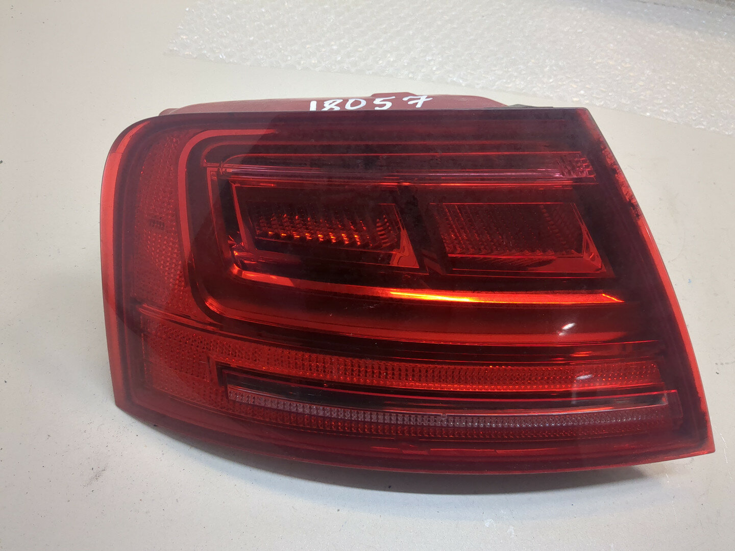 Фонарь (задний) левый Audi A8 (D4) Б/У