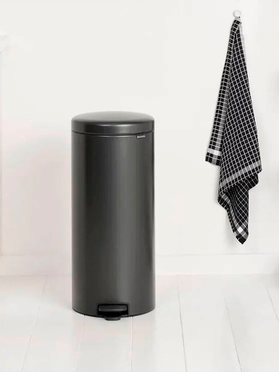 Бак мусорный с педалью Brabantia NewIcon 30 л, металл цвет черный