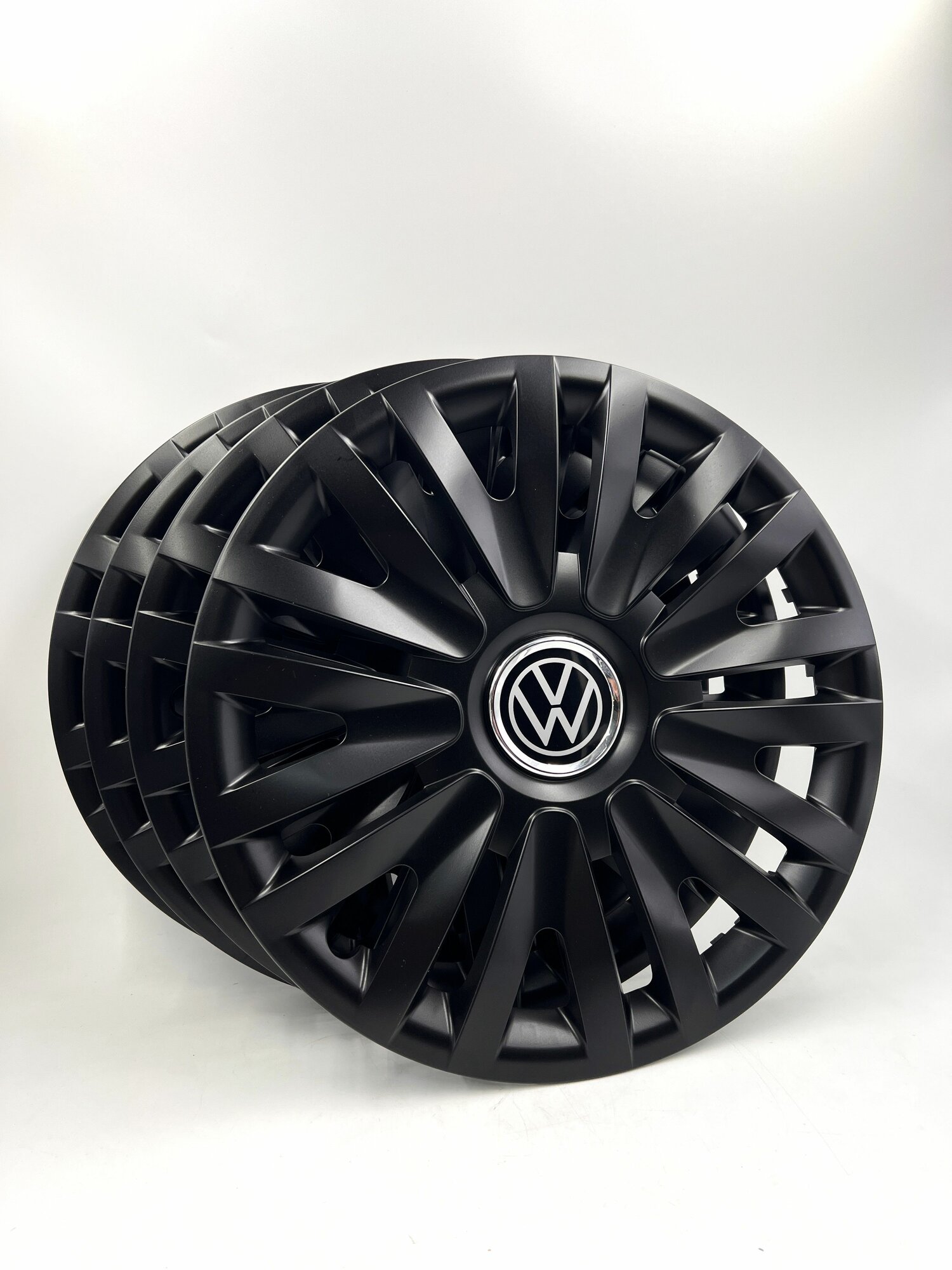 Колпаки на колеса гибкие черные с эмблемой R15 4 шт