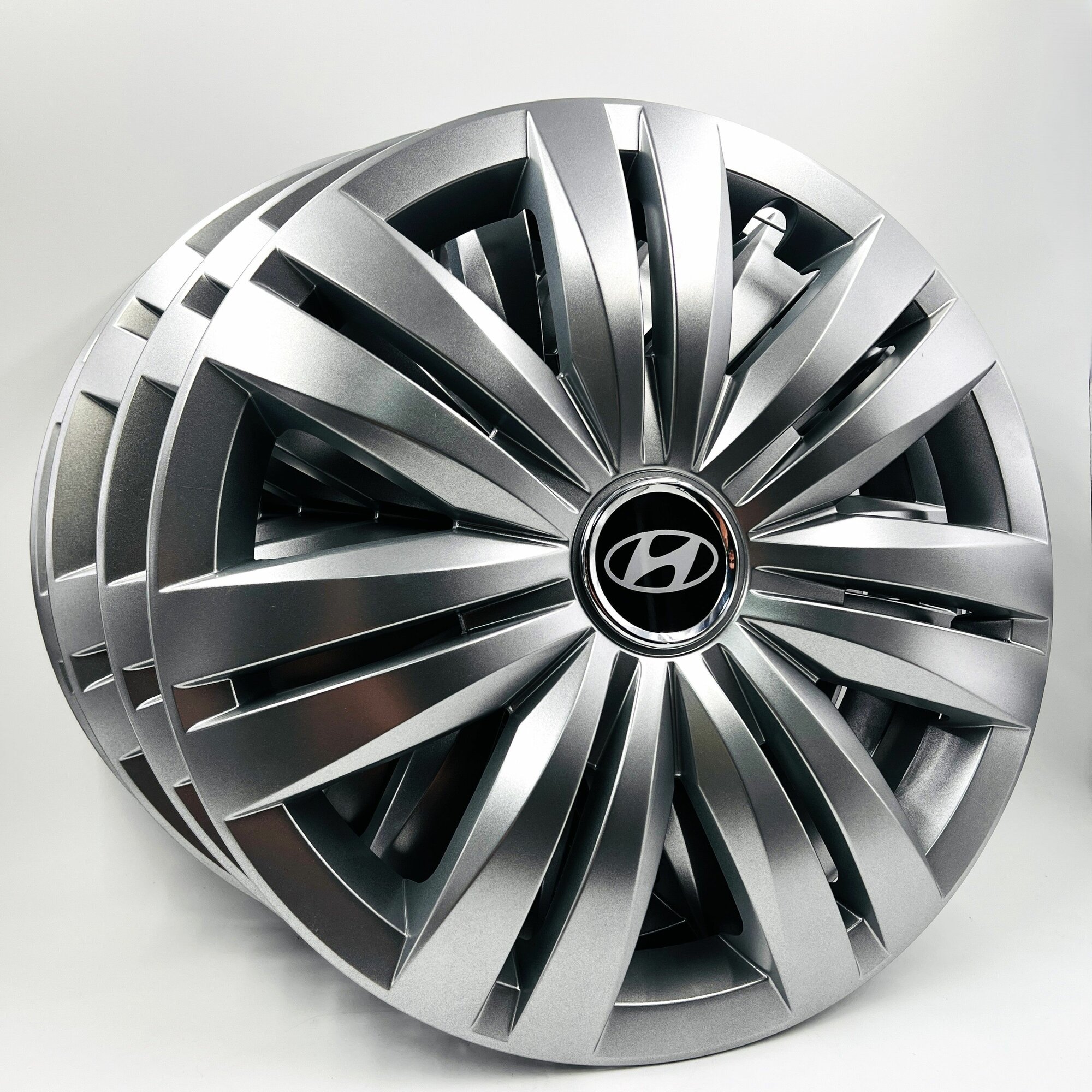Колпаки на колеса гибкие на Hyundai серебристые с эмблемой R17, 4 шт