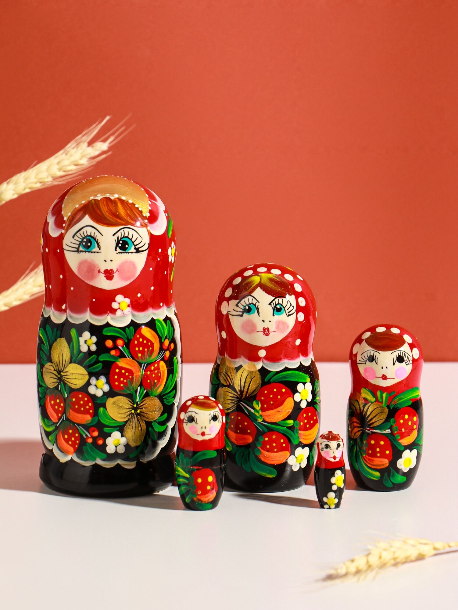 Матрёшка дерево «Весела», красная голова, низ чёрный, 5-кукольная, 14 см