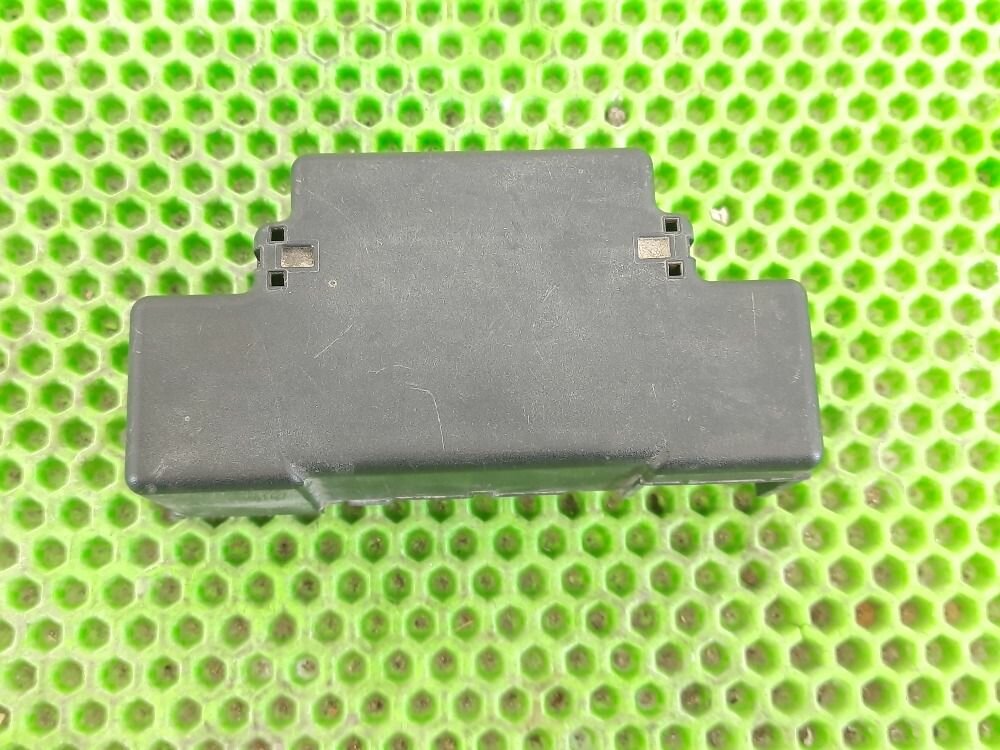 Крышка блока предохранителей Opel Astra H Z16XER 2004 (б/у) 13129783