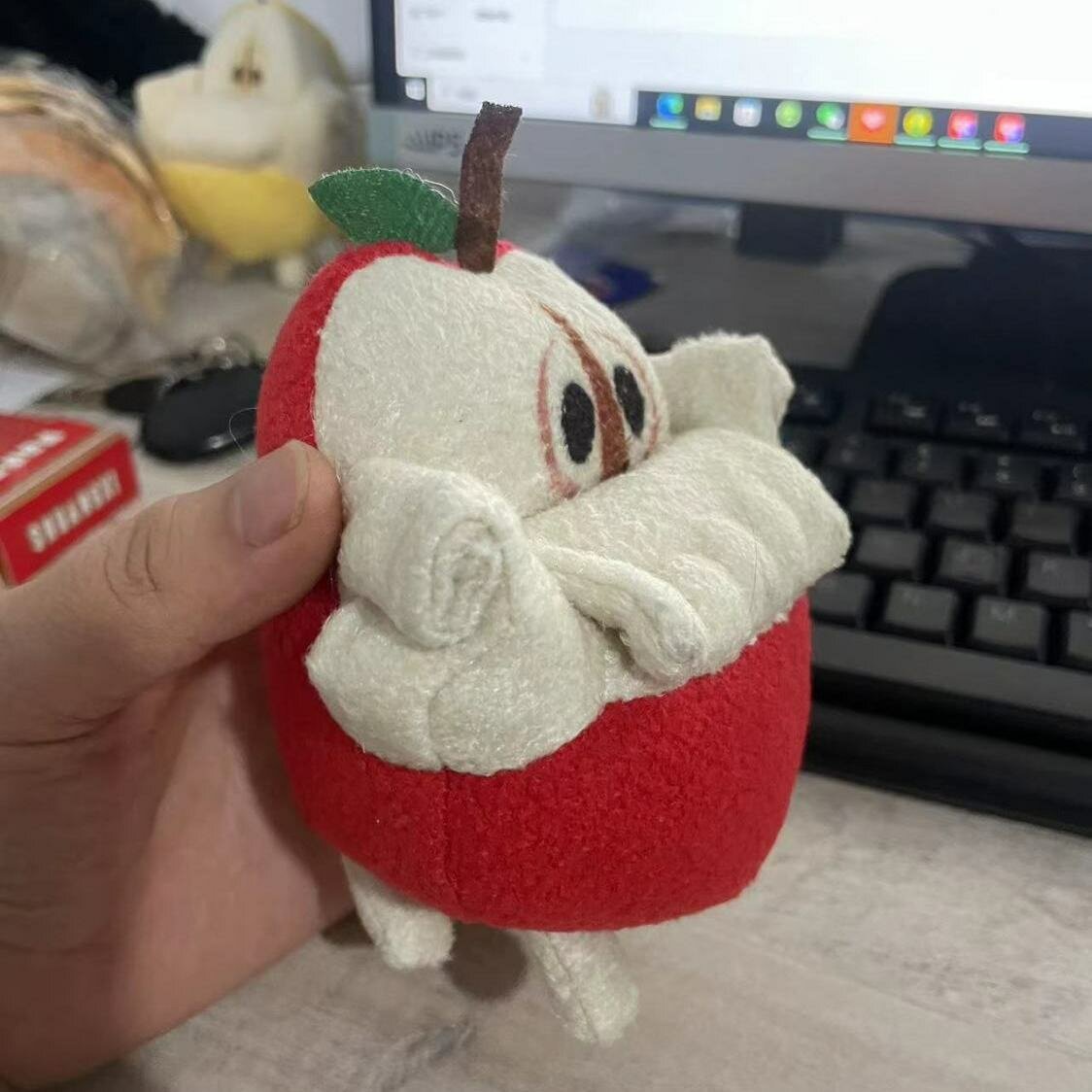 Милый диванчик в форме яблока из шерстяного войлока, популярная в интернете художественная игрушка-подарок, миниатюрное украшение для рабочего стола.