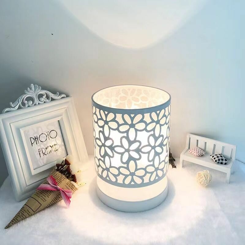 Настольная лампа для спальни, прикроватная лампа, простая современная лампа для девочек, креативная теплая защита глаз,