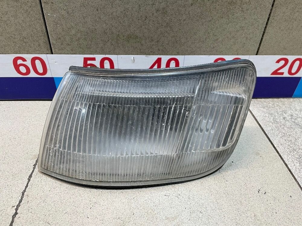 Указатель поворота левый Mitsubishi Space Runner MB831611