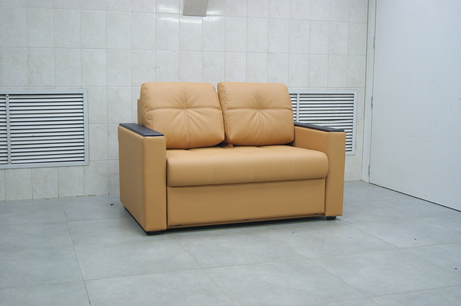 Прямой диван Атланта Мини 110 Песочная экокожа, выкатной, 143х90х80 см, с ящиком для белья