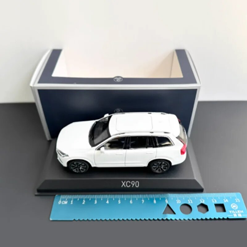 Модель Volvo XC90 2015 B, 1:43, NOREV