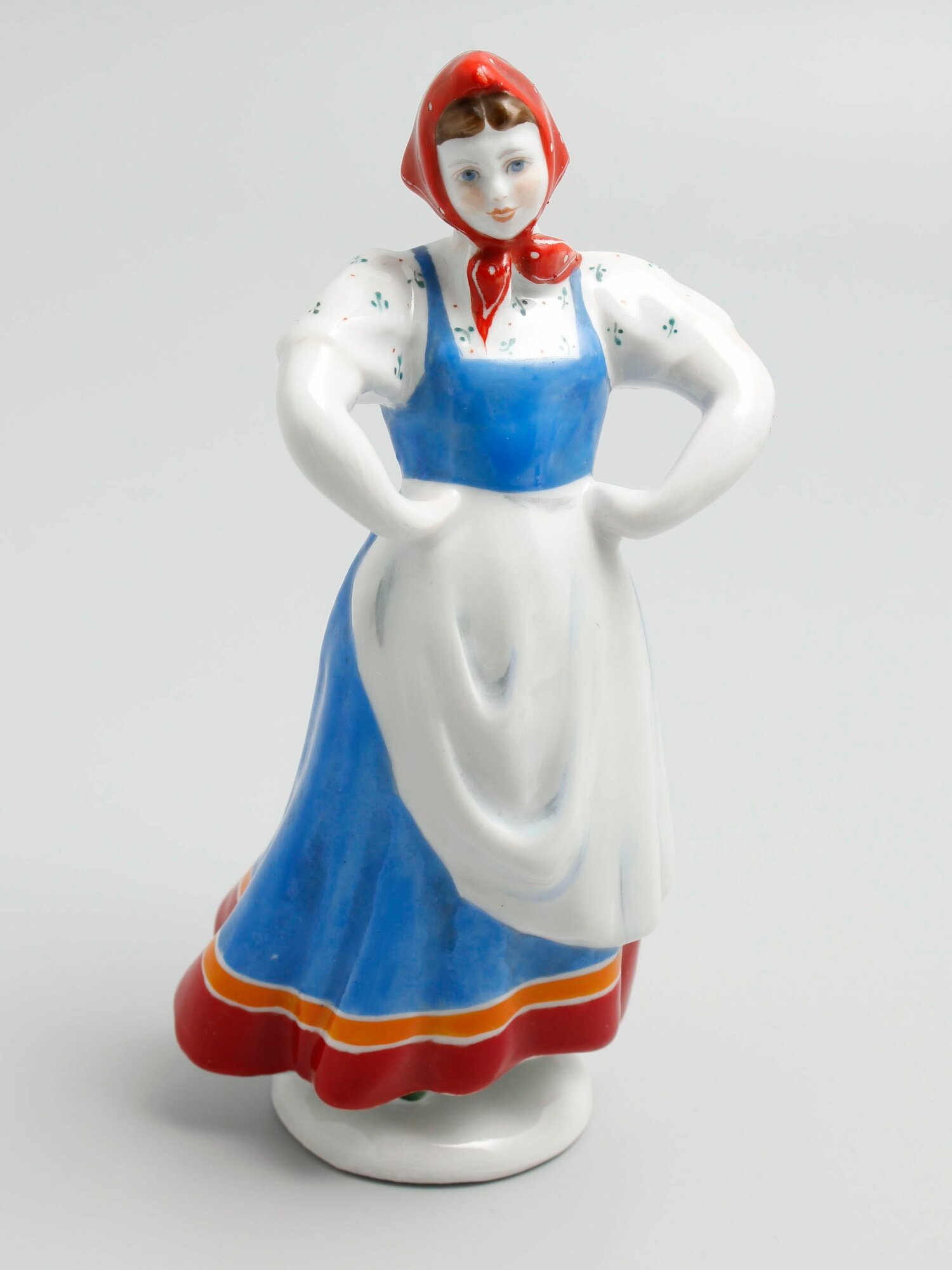 Антикварная статуэтка "Плясунья", скульптор С. Б. Велихова, художник Е. Н. Лупанова, фарфор, роспись, ЛФЗ, 1950-60 гг.