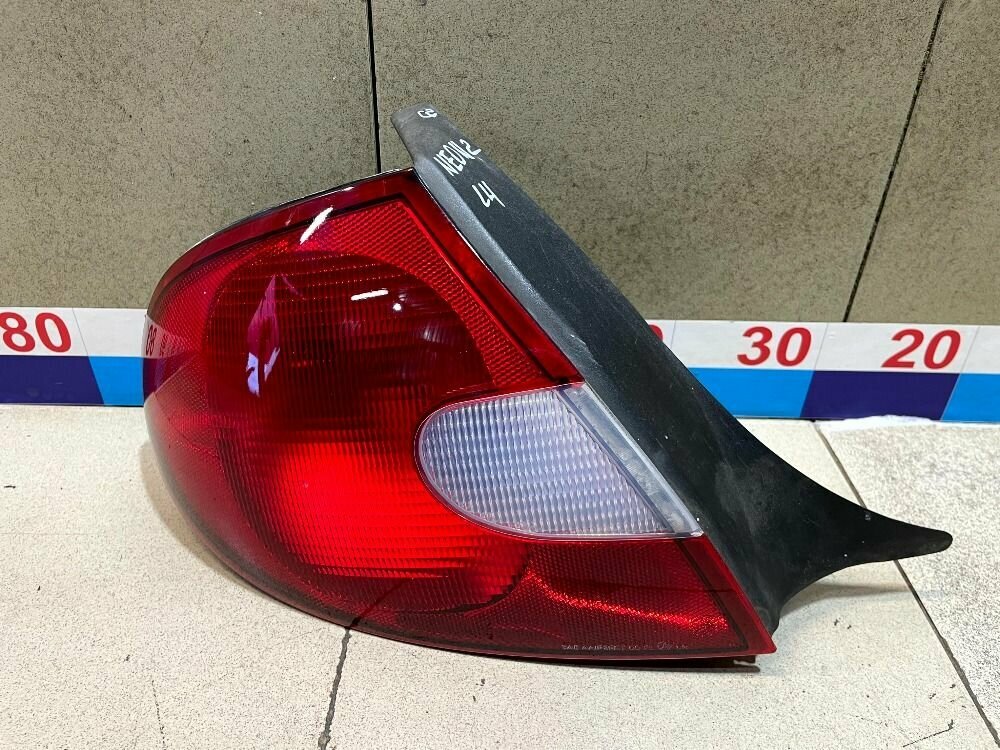 Фонарь задний левый Plymouth Neon