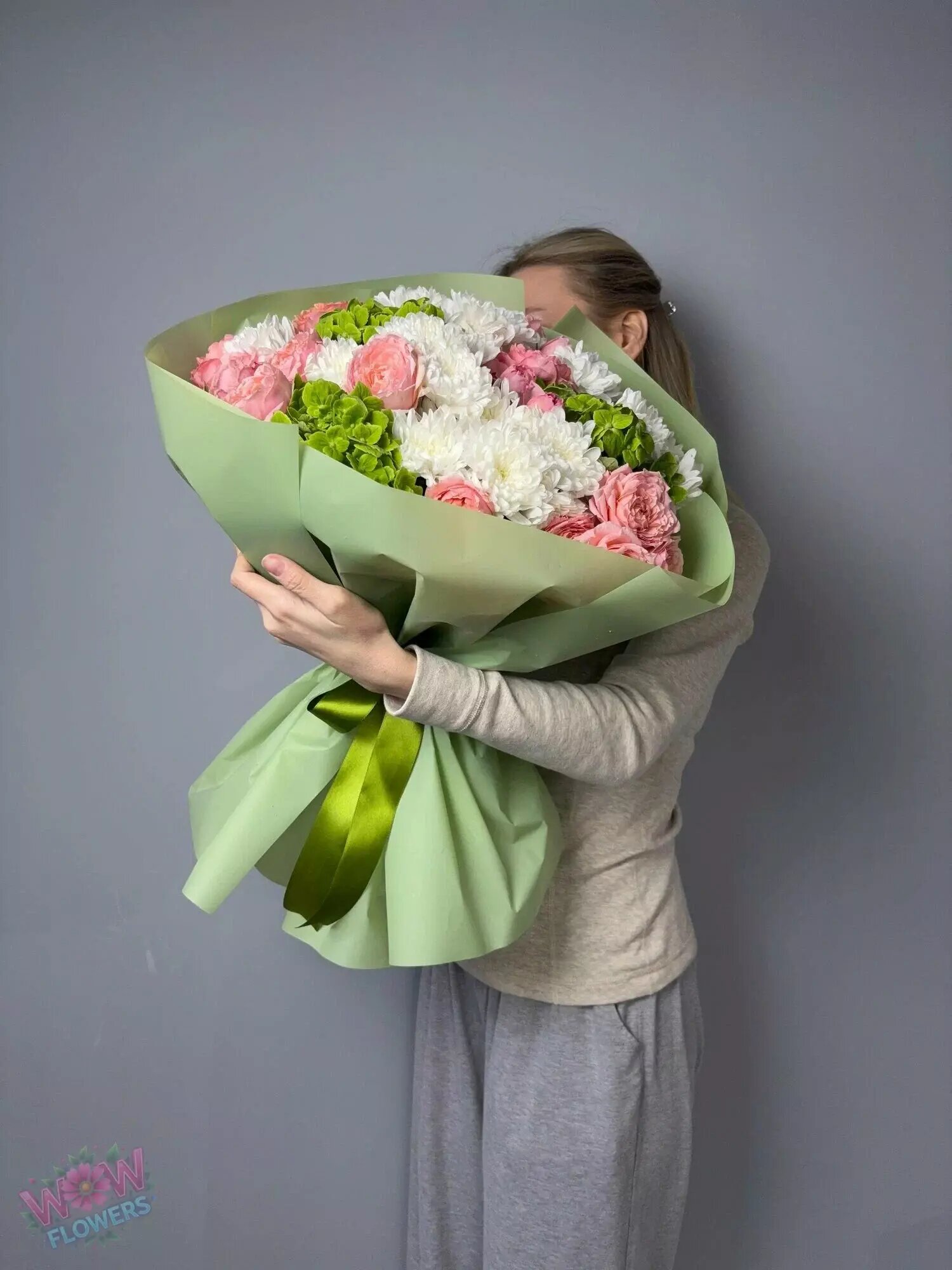 Английский сад: букет из роз Джульетта, гортензии и хризантем – купить с доставкой недорого