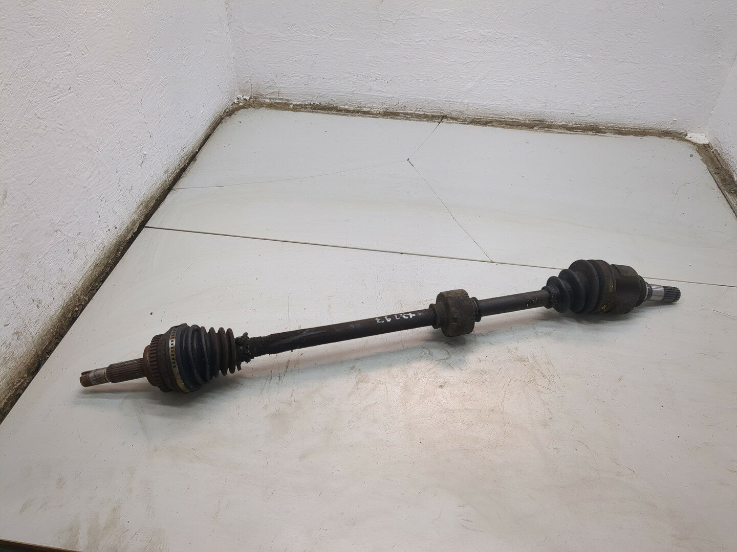 Полуось (вал, шрус) правая передняя Toyota Prius Б/У