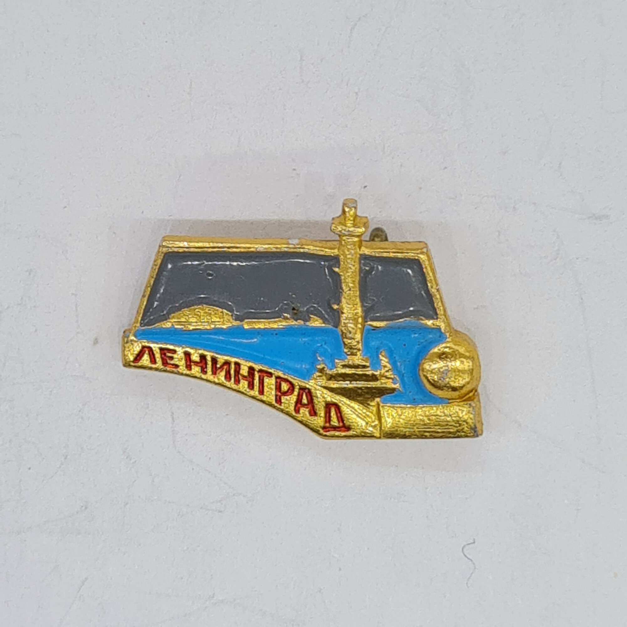 Значок СССР ленинград с ростральной колонной и набережной, городской сувенир, советский и винтажный