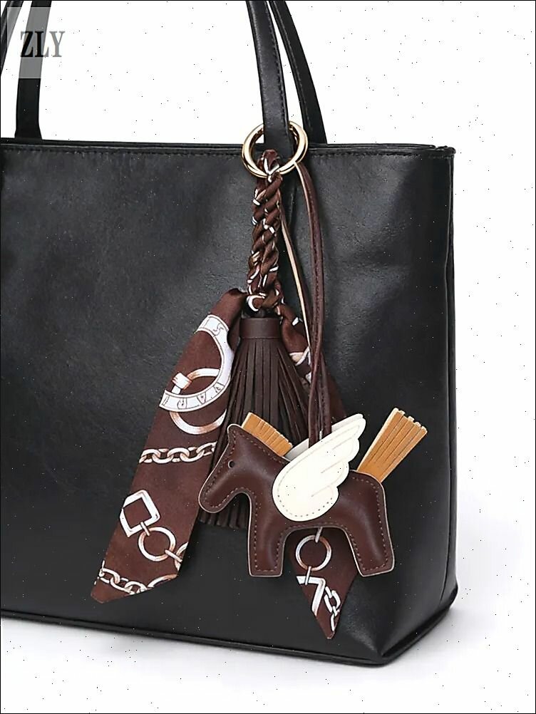 Подвеска "Лошадка" - модный аксессуар из кожи PU с бахромой и шелковым шарфом