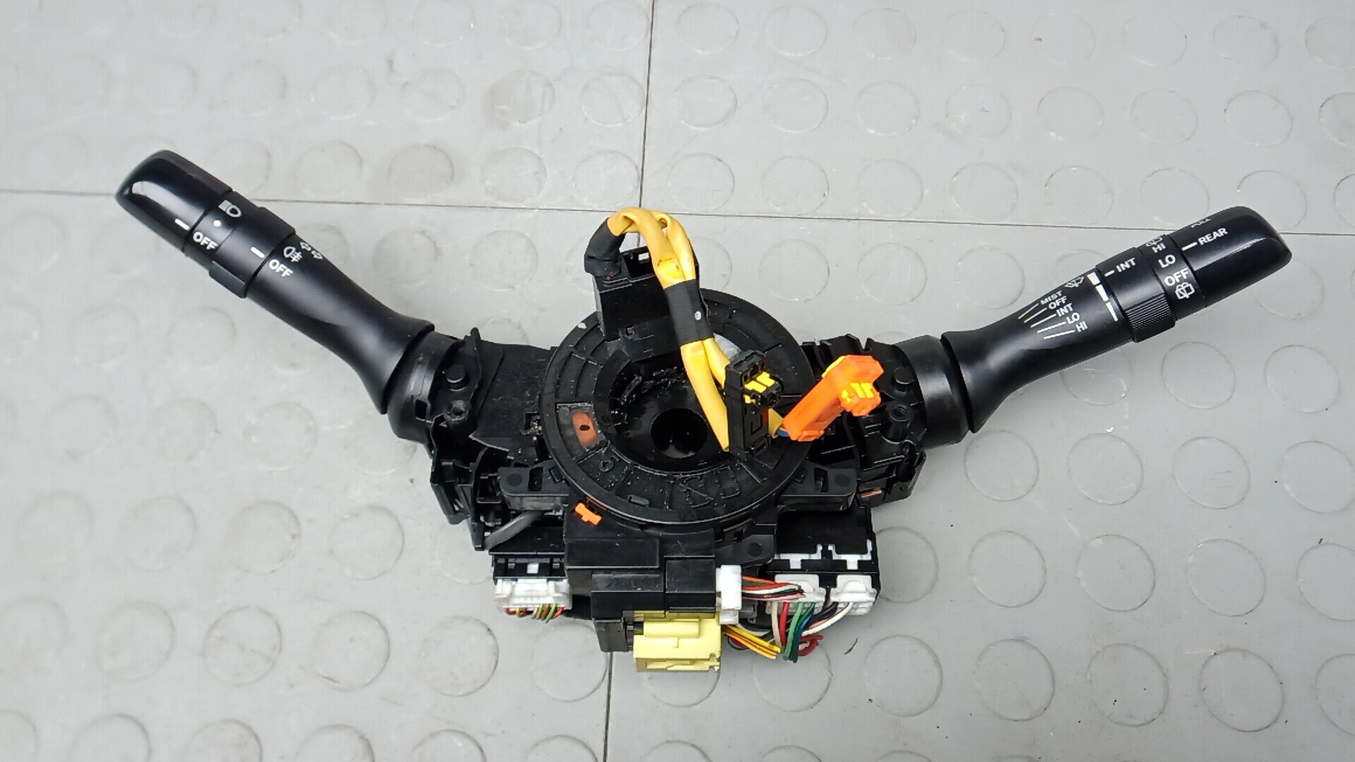 Переключатель поворотов и дворников (стрекоза) TOYOTA PRIUS XW20