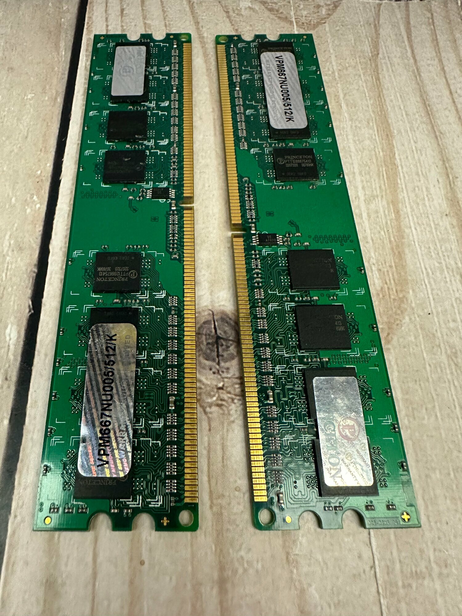 Одноранговый модуль памяти DIMM 512 МБ, PC2-5300, DDR2, 667 МГц VPM667NU005/512/K Preton Princeton 2 штуки в комплекте