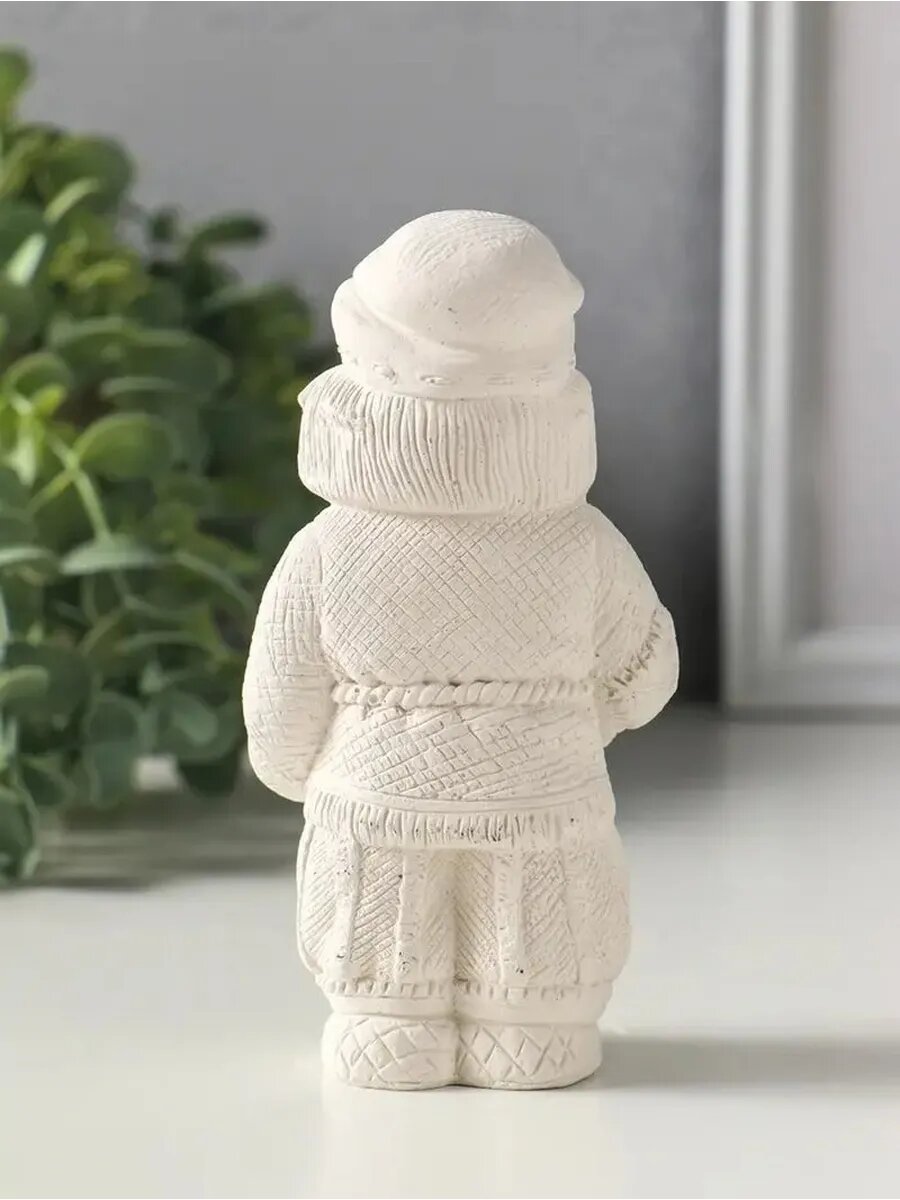 Домовой из гипса — символ уюта и защиты