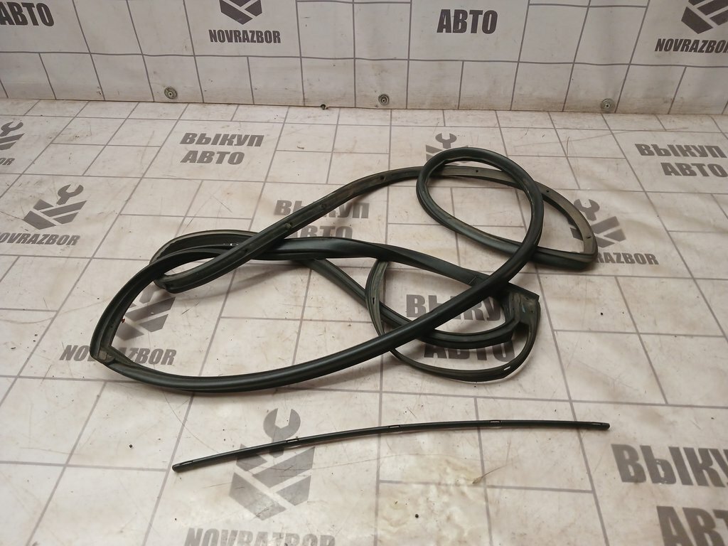Уплотнитель двери Kia Ceed 07- 12