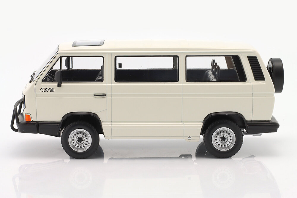 Модель коллекционная KK-SCALE Vw bus T3 syncro 1987 white — фото 1