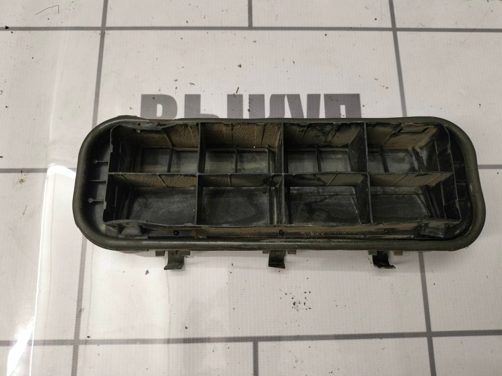 Решетка вентиляционная Renault Clio 2 Symbol 1998-2008
