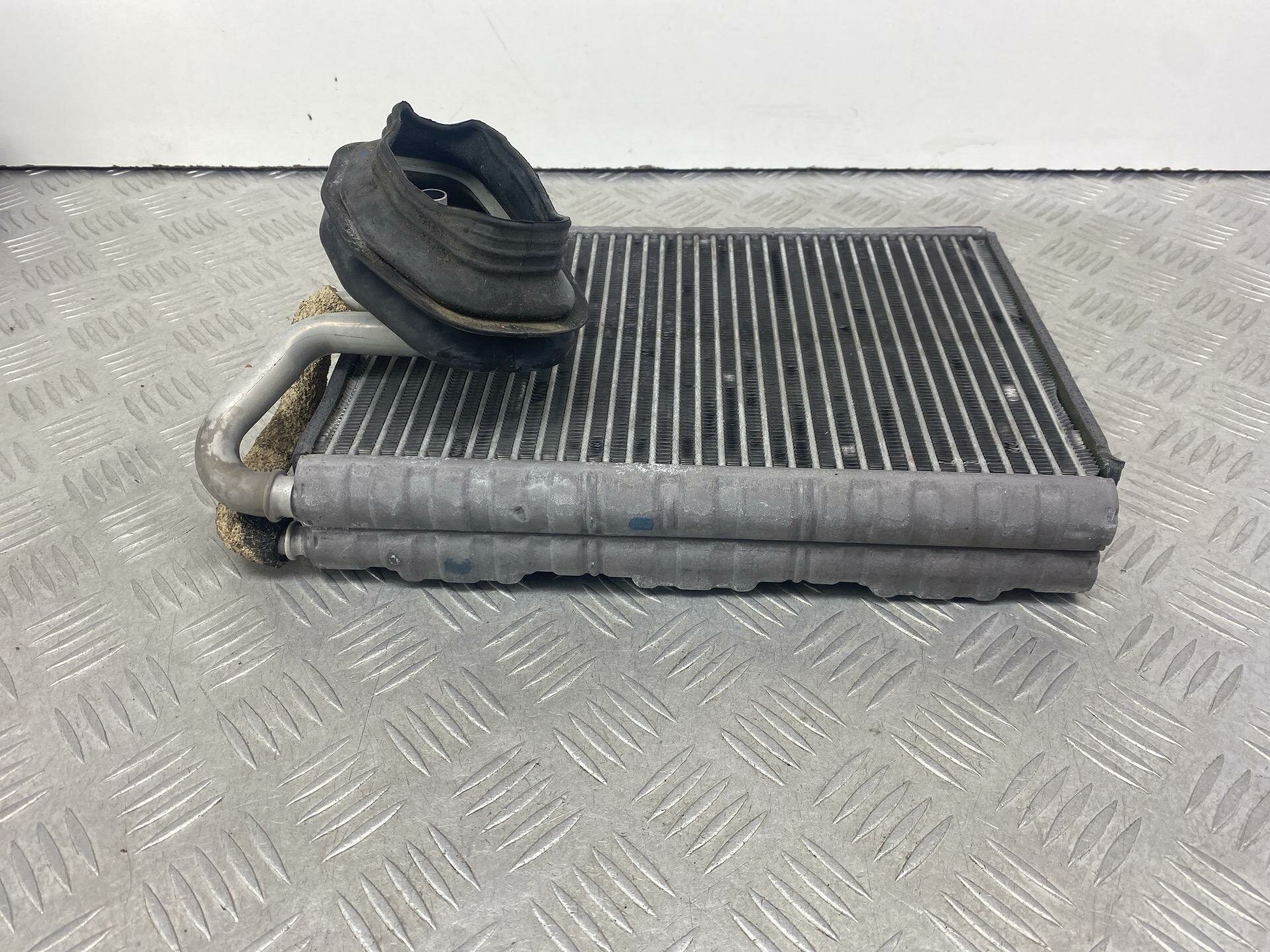 Испаритель кондиционера Audi A4 B8 (2007 - 2012) X1187006