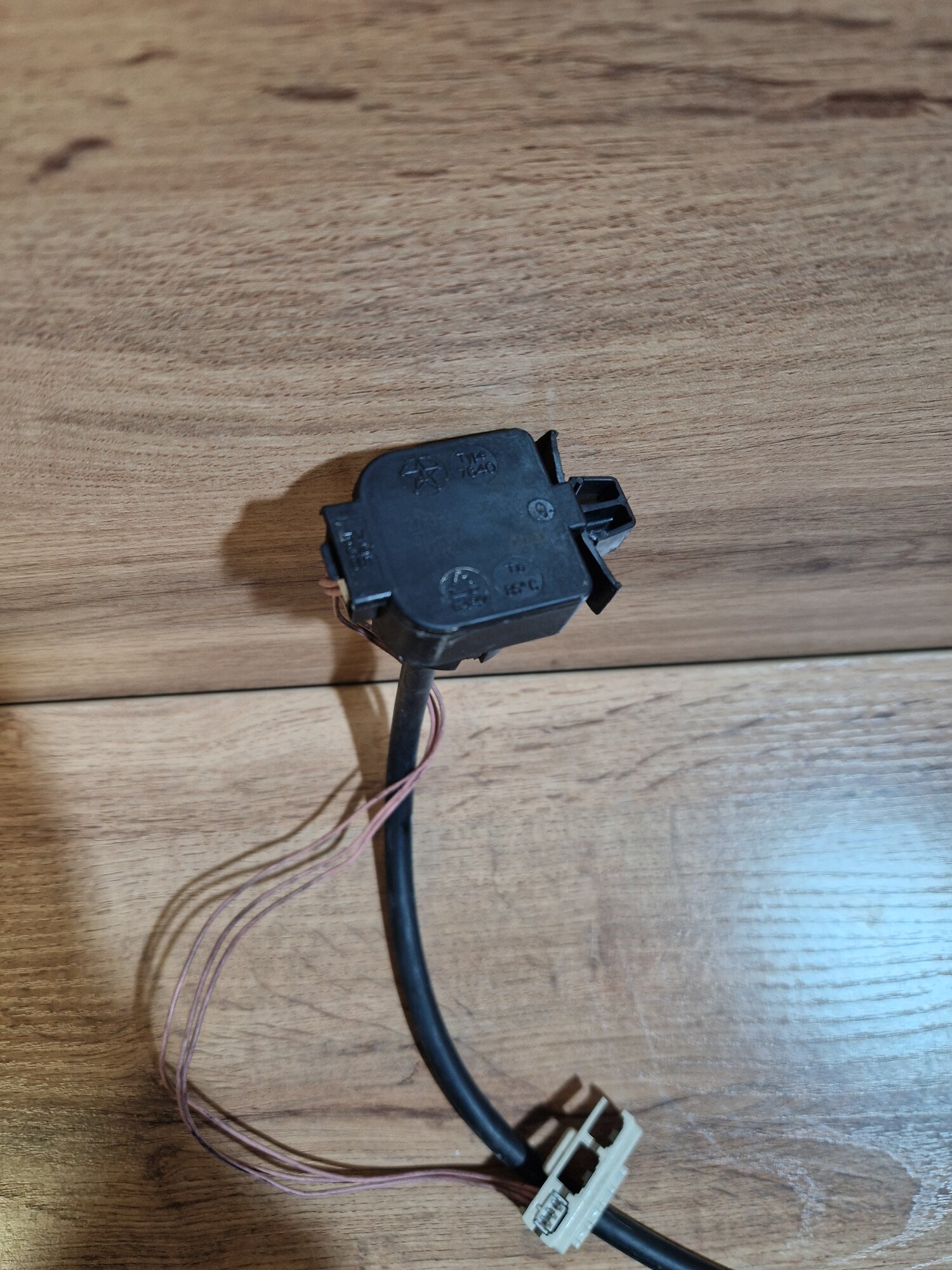 Прессостат(датчик уровня воды) VESTEL для стиральных машинARWM 1041 L, б/у