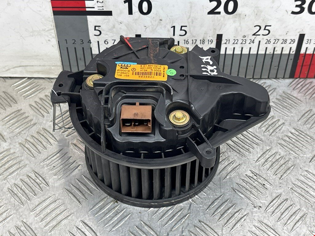 Моторчик печки (вентилятор отопителя) Volkswagen Passat 5 GP 8E1820021E арт. 1507377