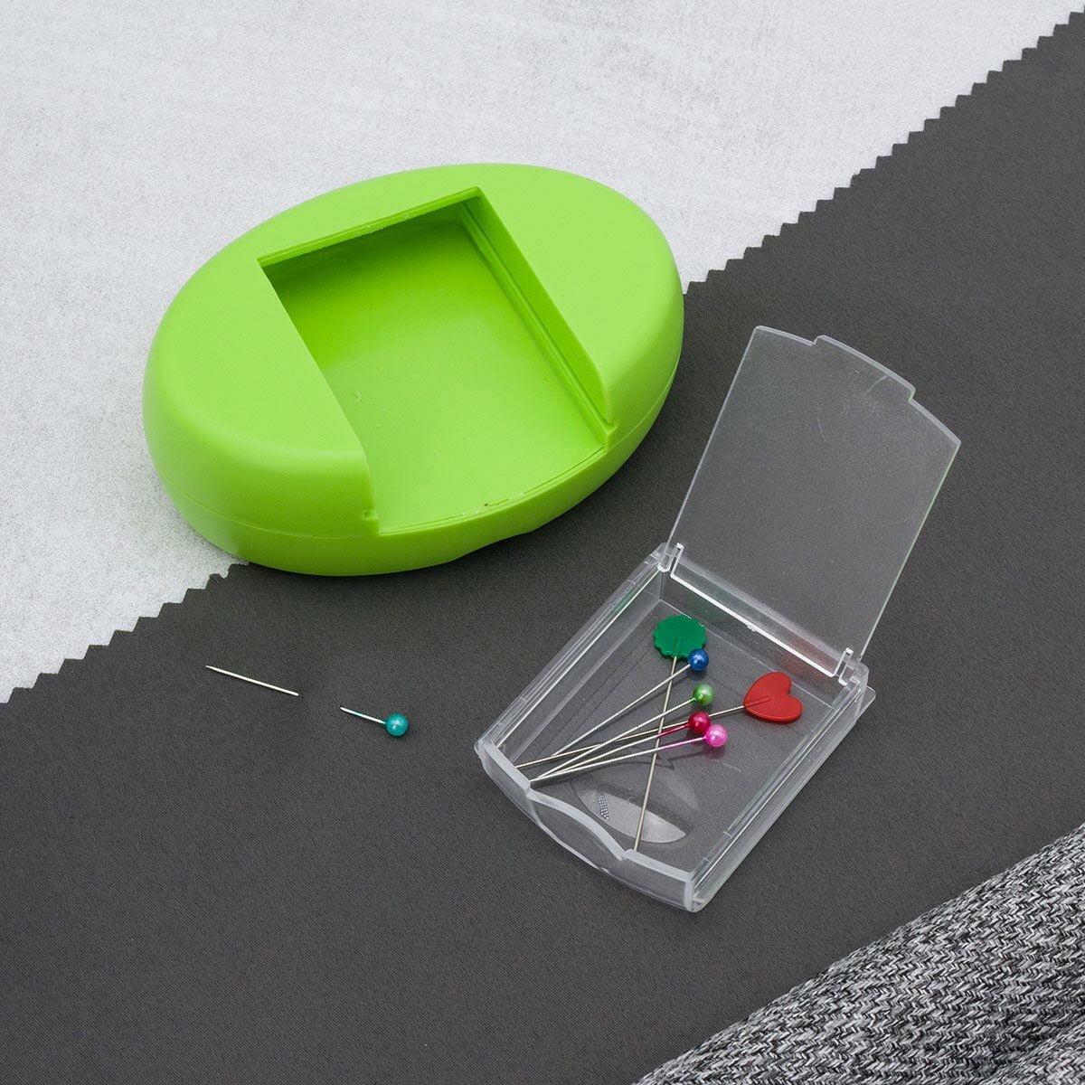 Игольница магнитная с местом для хранения булавок 4AL-007, размер 10 х 7 х 3 см, цвет зелёный