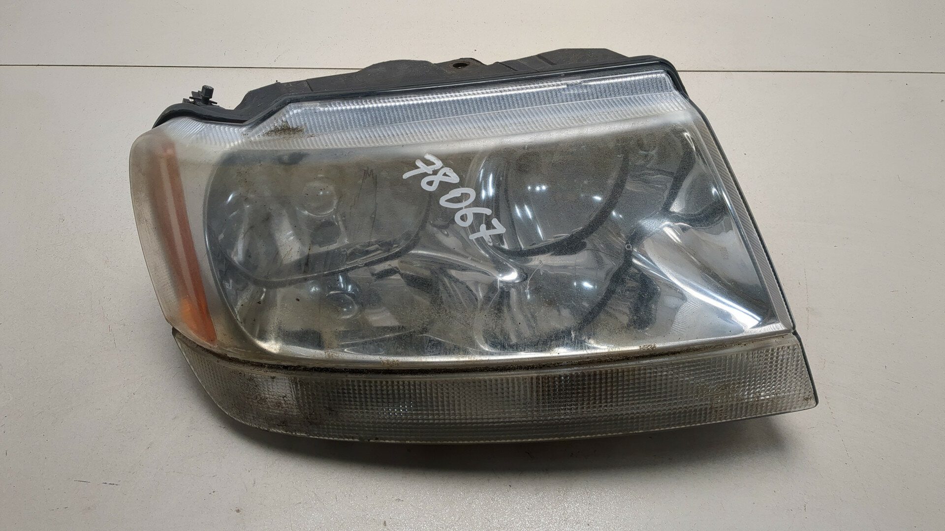 Фара (передняя) правая Jeep Grand Cherokee Б/У