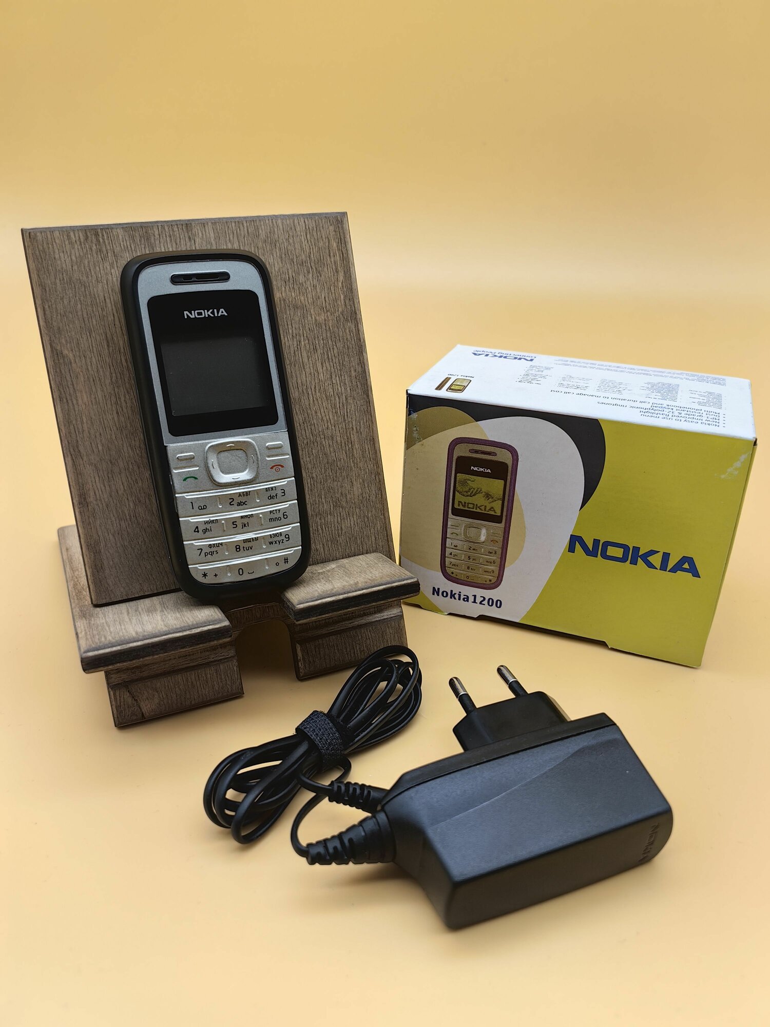Мобильный раритетный кнопочный ретро телефон Nokia 1200, Черный