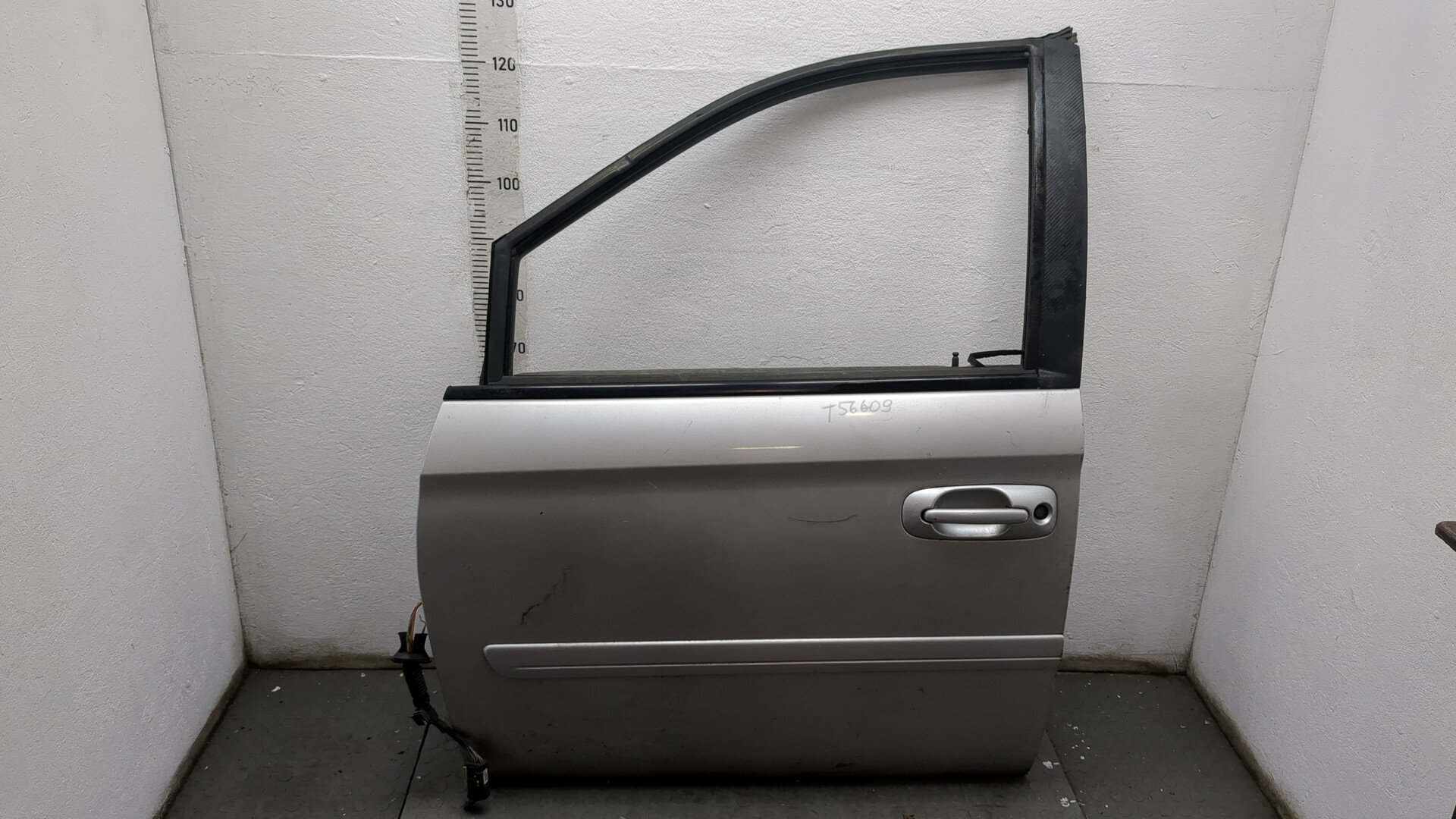 Дверь боковая (легковая) левая передняя Chrysler Voyager Б/У