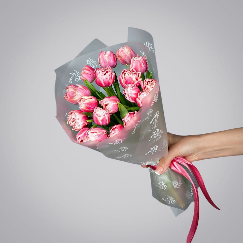 Монобукет из 17 розовых тюльпанов в упаковке