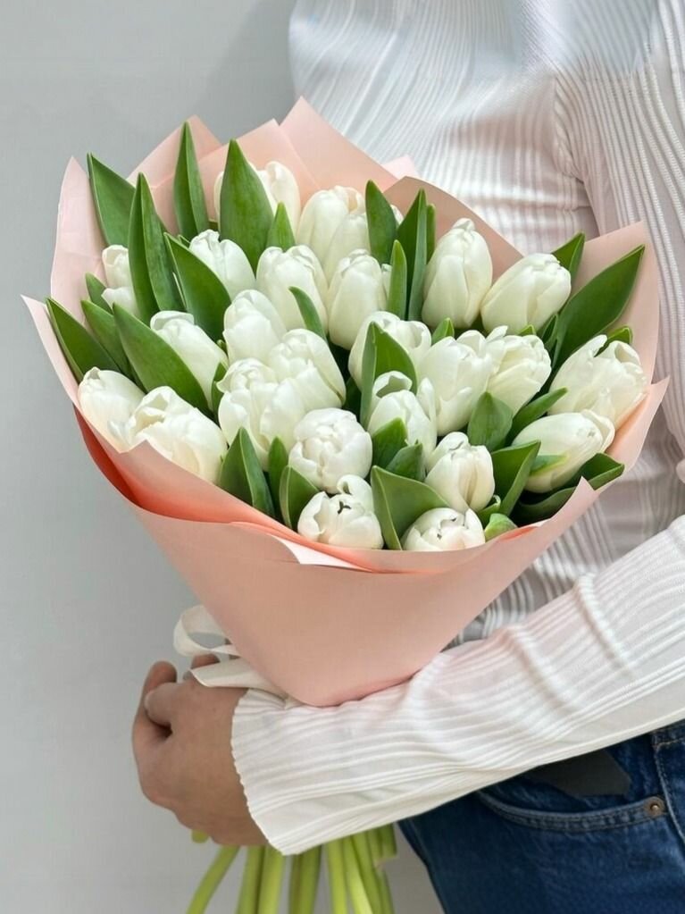 Букет из 25 белых голландских тюльпанов
