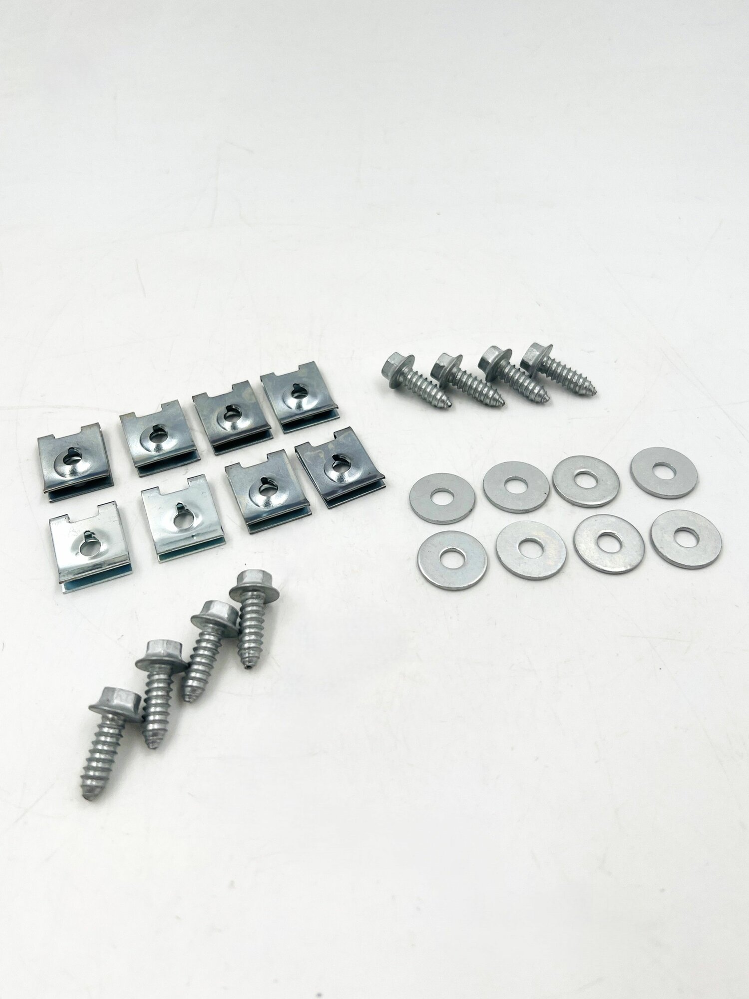 Комплект крепления переднего крыла подходит для ВАЗ 2108-15