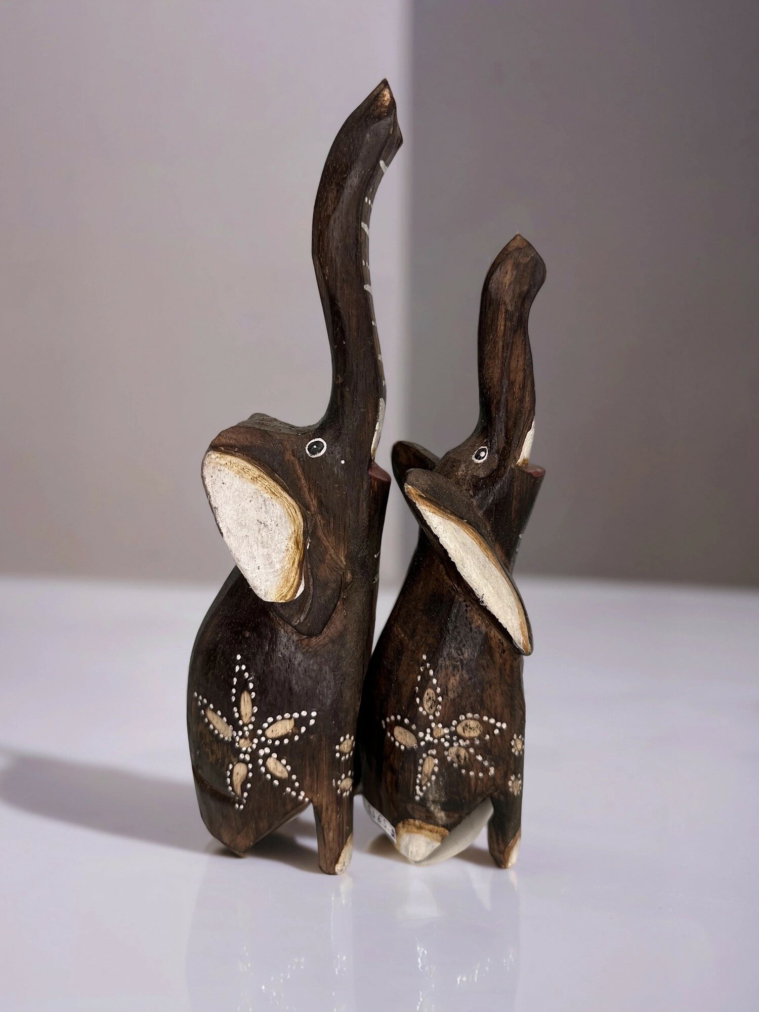 Статуэтка Слон, набор из 2-х штук, материал изготовления дерево, Индонезия