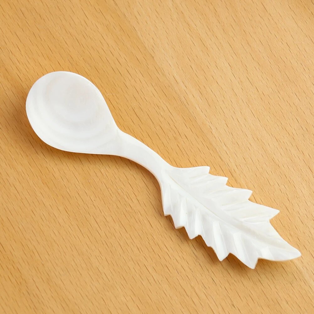 Ложка для кофе из перламутра 1PC white random