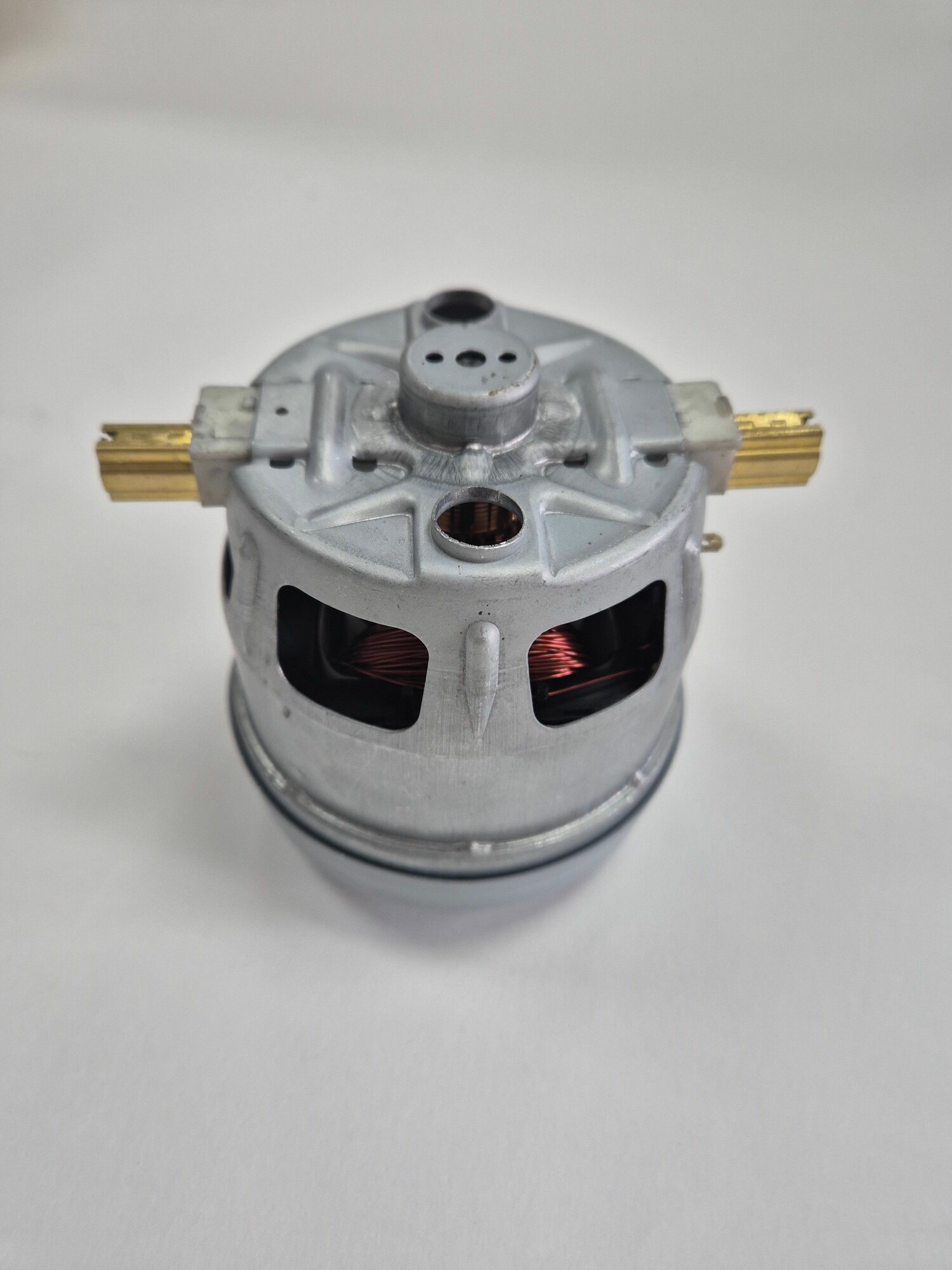 Пылесос двигатель 1600 W Bosch 1BA4418-6NK+A (VCM-B18)