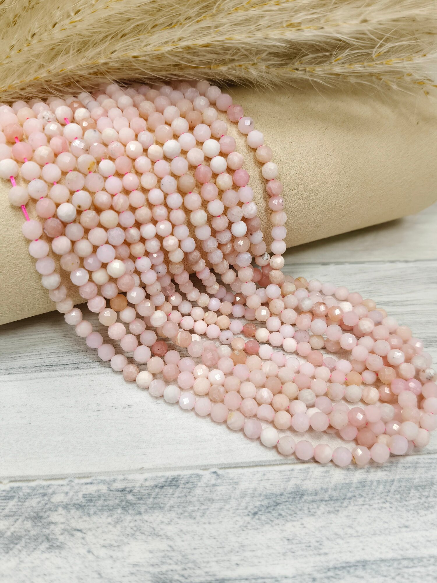 Бусины розовый опал АА граненый 4 мм (нить 19 см), Suntrim