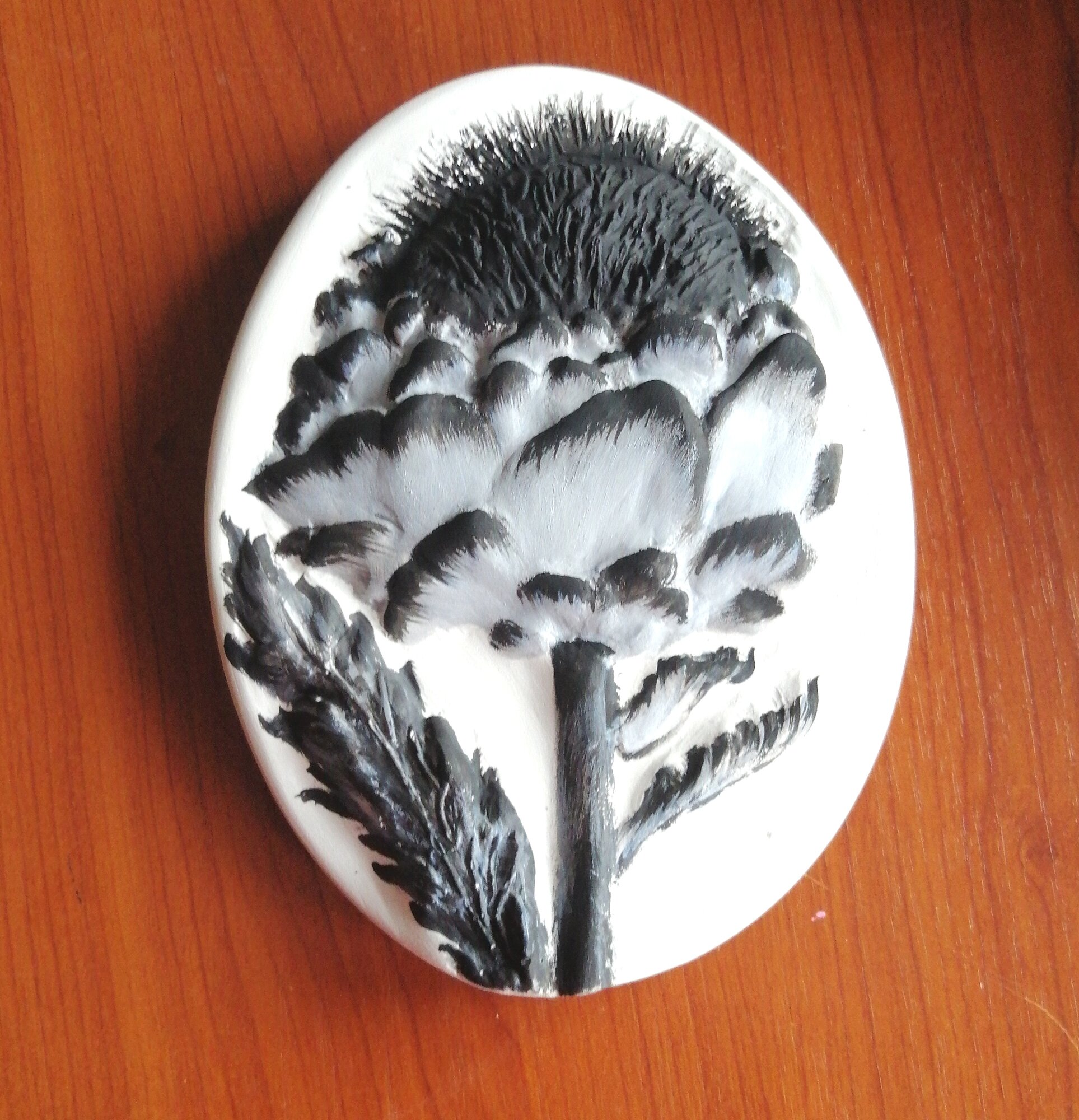 Панно из гипса барельеф на стену овальное "Черно-белый артишок" Ручная роспись