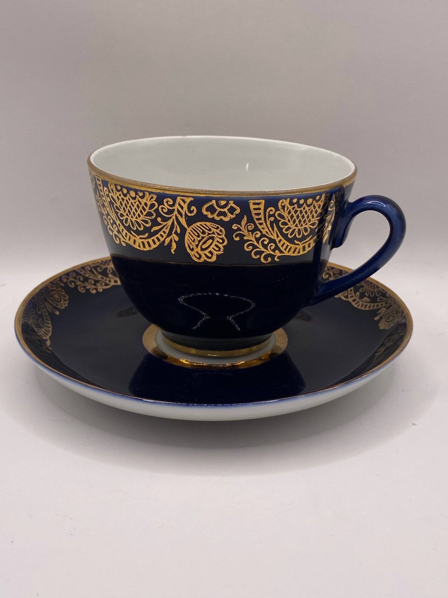 Чайная пара " Цветочная гирлянда" Фарфор. Кобальт. Печная точка. ЛФЗ. СССР. Объем 250 мл.