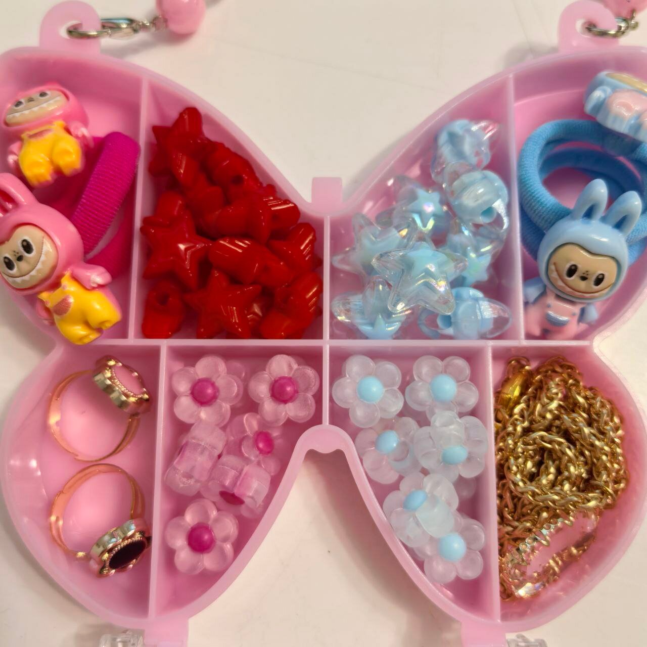 Набор из бисера "Розовая бабочка с голубыми цветами"