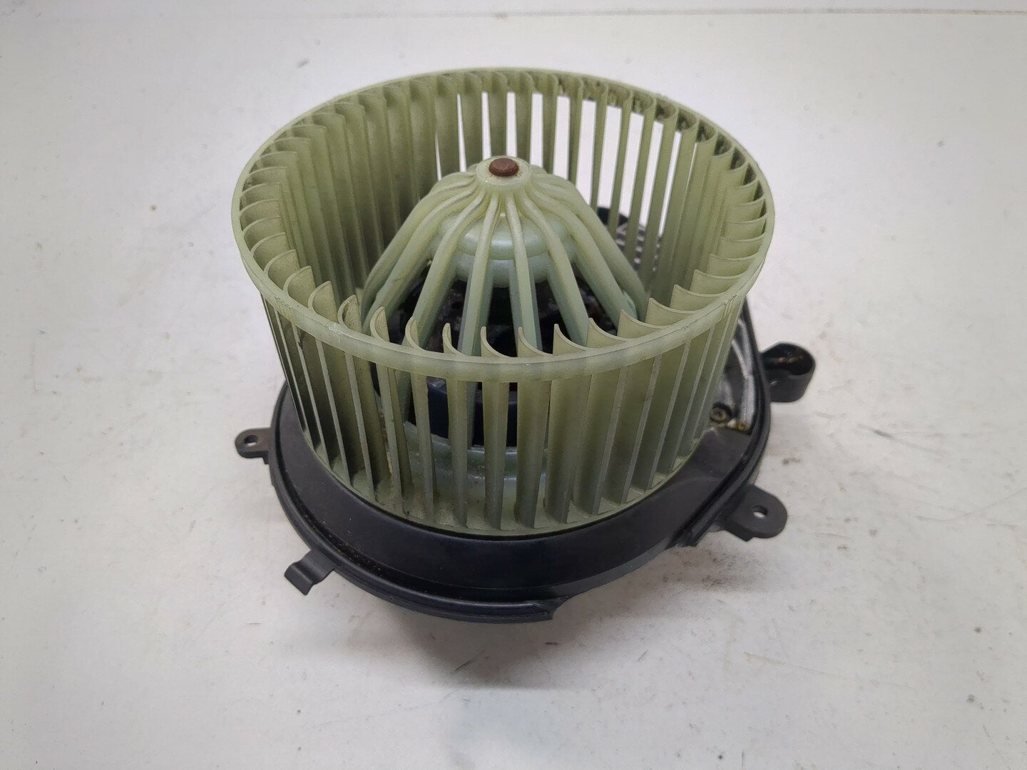 Двигатель отопителя (моторчик печки) Volkswagen Passat 5 Б/У