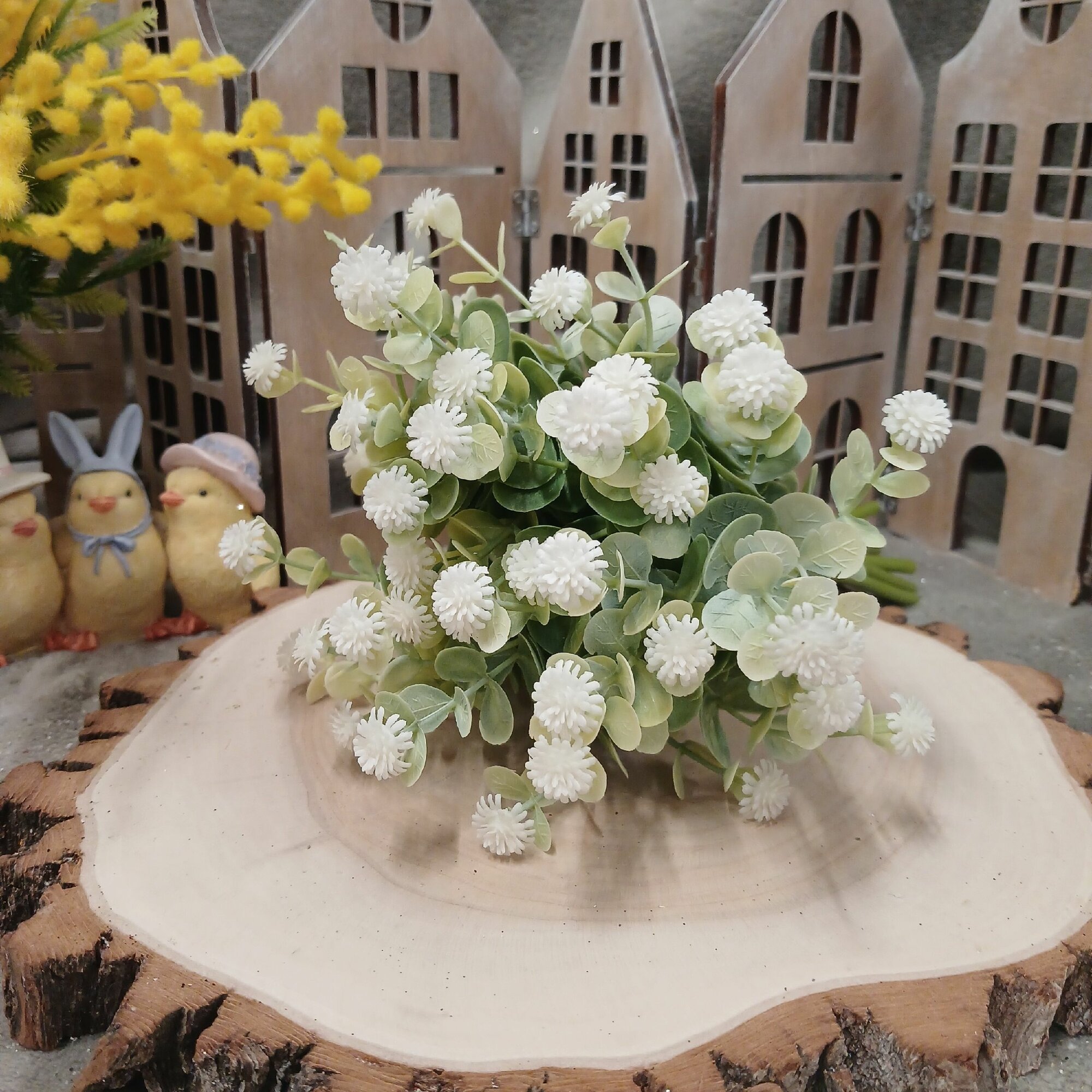 Букет из искусственной гипсофилы белой с шариками для декора и интерьера