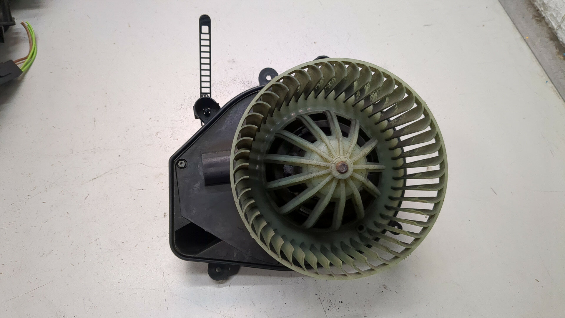 Двигатель отопителя (моторчик печки) Volkswagen Passat 5 Б/У