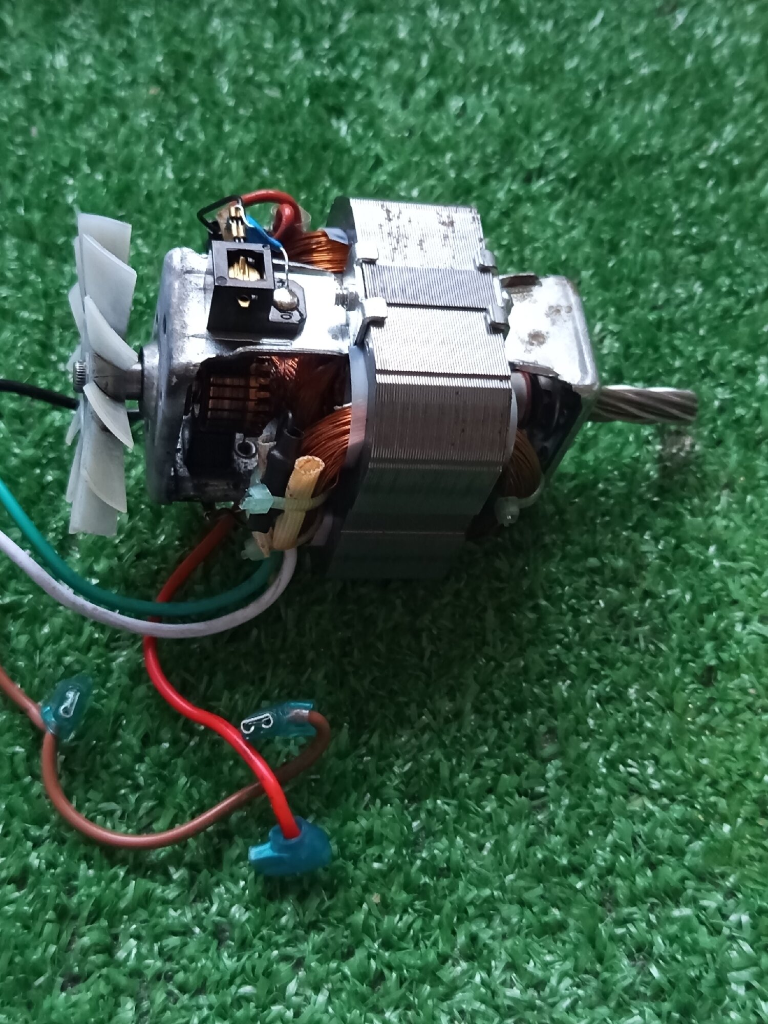 Двигатель 7625-130.0L для мясорубки Polaris PMG 2050 RUS (с разбора)