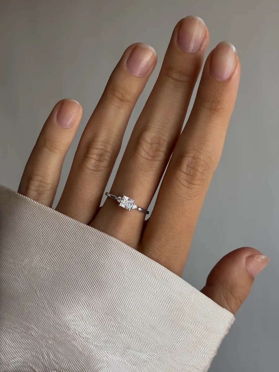 Кольцо помолвочное, серебро, 925 проба, родирование, фианит