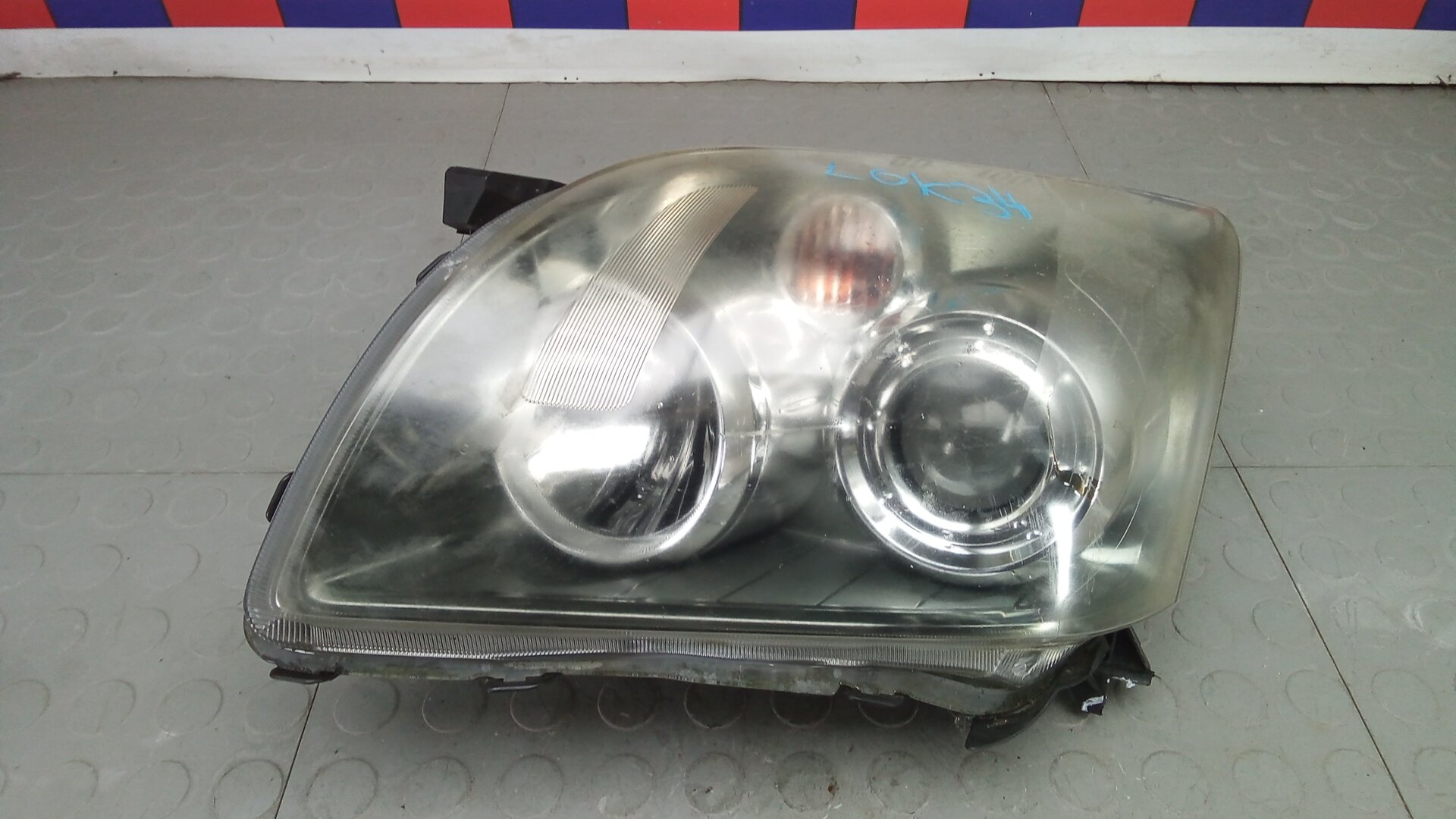 Фара левая TOYOTA AVENSIS T25