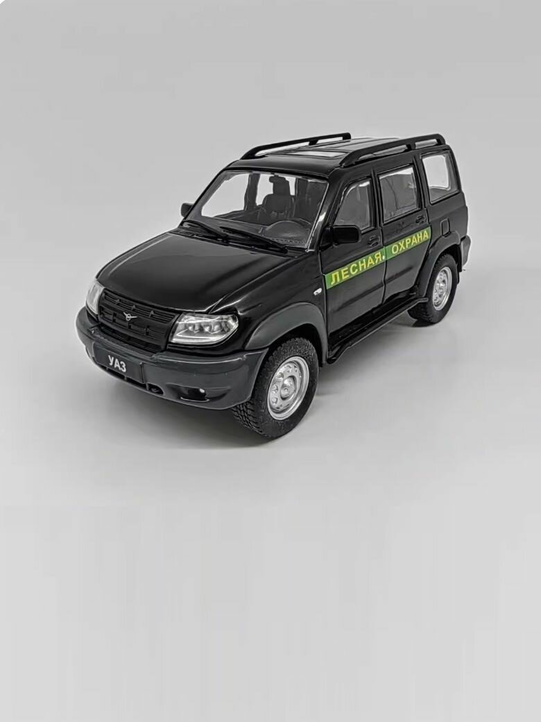 Коллекционная модель легкосплавного автомобиля/1:43/Внедорожный джип UAZ Patriot